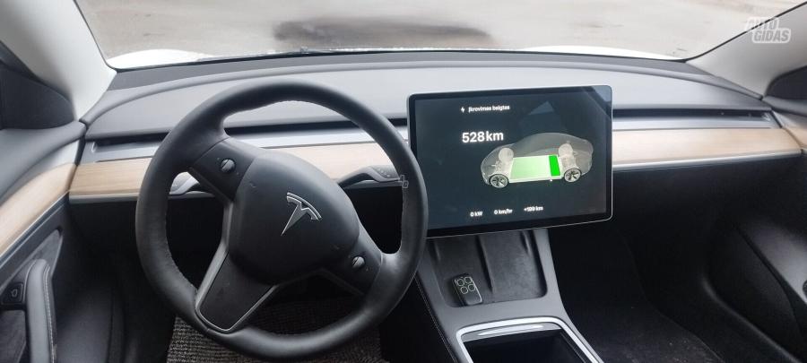 White Tesla Model 3 2021 in Kaunas, with an engine capacity of 0.00 L and mileage of 106 thousand km for 21000 €, photo 20 on AUTOMOTO.COM.LV