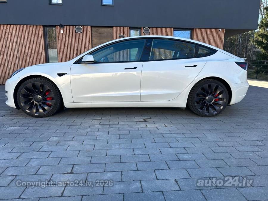 White Tesla Model 3 2021 in Tallinn, with an engine capacity of 0.00 L and mileage of 87 thousand km for 29000 €, photo 1 on AUTOMOTO.COM.LV