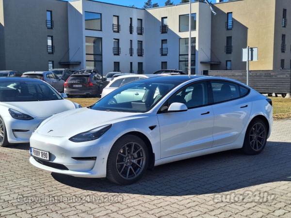 Balts Tesla Model 3 2021 Tallina, ar dzinēja tilpumu 0.00 L un nobraukumu 92 tūkst. km par 25000 €, foto 1 vietnē AUTOMOTO.COM.LV