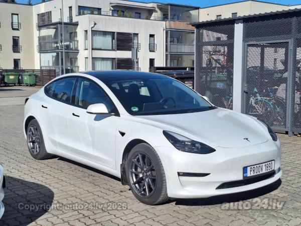 Balts Tesla Model 3 2021 Tallina, ar dzinēja tilpumu 0.00 L un nobraukumu 92 tūkst. km par 25000 €, foto 2 vietnē AUTOMOTO.COM.LV
