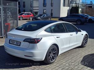 White Tesla Model 3 2021 in Tallinn, with an engine capacity of 0.00 L and mileage of 92 thousand km for 25000 €, photo 5 on AUTOMOTO.COM.LV