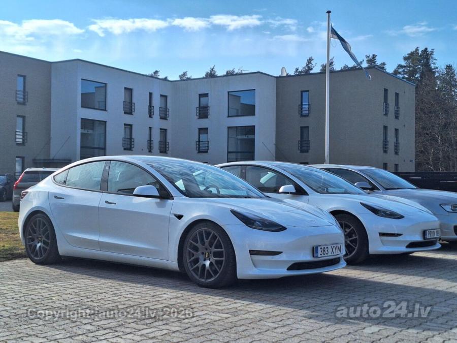 Balts Tesla Model 3 2021 Tallina, ar dzinēja tilpumu 0.00 L un nobraukumu 117 tūkst. km par 25000 €, foto 3 vietnē AUTOMOTO.COM.LV