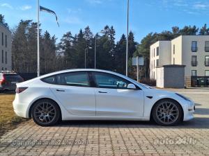 Balts Tesla Model 3 2021 Tallina, ar dzinēja tilpumu 0.00 L un nobraukumu 117 tūkst. km par 25000 €, foto 4 vietnē AUTOMOTO.COM.LV