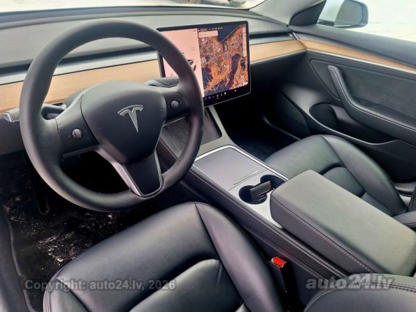Balts Tesla Model 3 2021 Tallina, ar dzinēja tilpumu 0.00 L un nobraukumu 117 tūkst. km par 25000 €, foto 8 vietnē AUTOMOTO.COM.LV