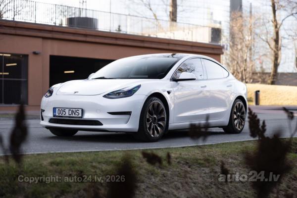 Balts Tesla Model 3 2021 Tallina, ar dzinēja tilpumu 0.00 L un nobraukumu 71 tūkst. km par 31550 €, foto 2 vietnē AUTOMOTO.COM.LV