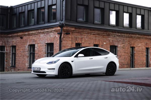 Balts Tesla Model 3 2021 Tallina, ar dzinēja tilpumu 0.00 L un nobraukumu 71 tūkst. km par 31550 €, foto 4 vietnē AUTOMOTO.COM.LV
