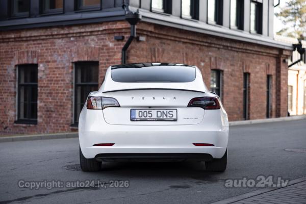 Balts Tesla Model 3 2021 Tallina, ar dzinēja tilpumu 0.00 L un nobraukumu 71 tūkst. km par 31550 €, foto 6 vietnē AUTOMOTO.COM.LV