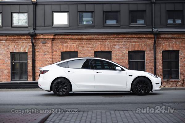 Balts Tesla Model 3 2021 Tallina, ar dzinēja tilpumu 0.00 L un nobraukumu 71 tūkst. km par 31550 €, foto 9 vietnē AUTOMOTO.COM.LV