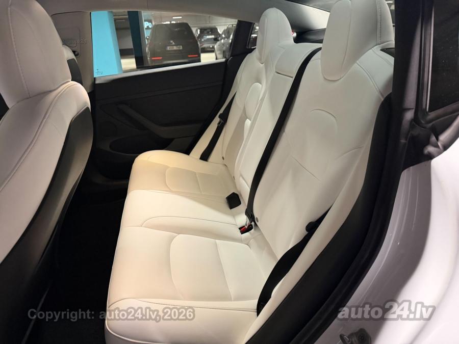 White Tesla Model 3 2021 in Tallinn, with an engine capacity of 0.00 L and mileage of 83 thousand km for 28490 €, photo 7 on AUTOMOTO.COM.LV