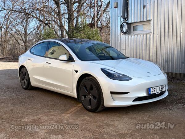Balts Tesla Model 3 2021 Tallina, ar dzinēja tilpumu 0.00 L un nobraukumu 100 tūkst. km par 22500 €, foto 1 vietnē AUTOMOTO.COM.LV