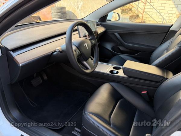 Balts Tesla Model 3 2021 Tallina, ar dzinēja tilpumu 0.00 L un nobraukumu 100 tūkst. km par 22500 €, foto 8 vietnē AUTOMOTO.COM.LV