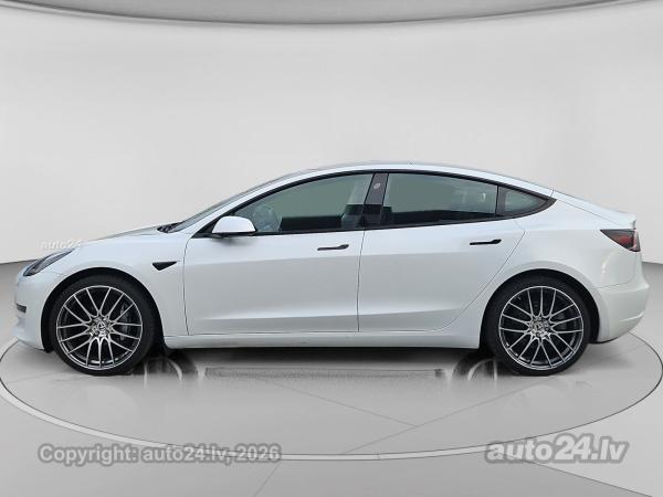 Balts Tesla Model 3 2021 Tallina, ar dzinēja tilpumu 0.00 L un nobraukumu 61 tūkst. km par 29790 €, foto 2 vietnē AUTOMOTO.COM.LV