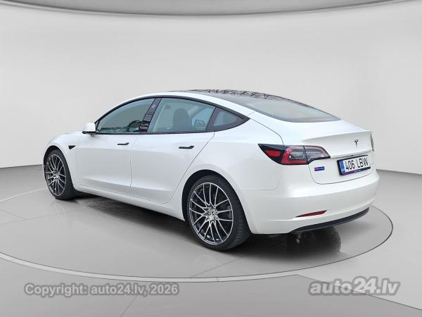 Balts Tesla Model 3 2021 Tallina, ar dzinēja tilpumu 0.00 L un nobraukumu 61 tūkst. km par 29790 €, foto 3 vietnē AUTOMOTO.COM.LV