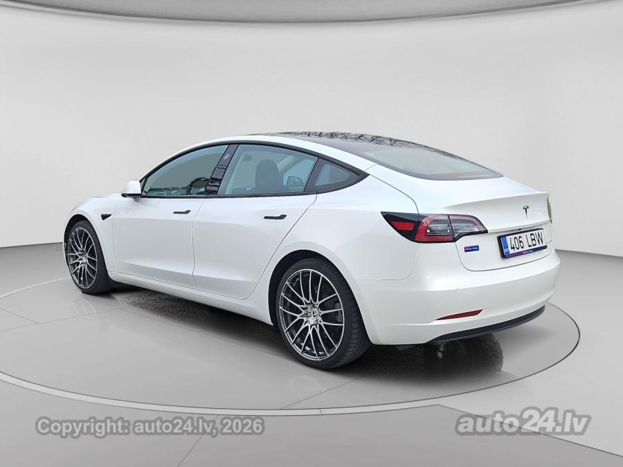 Balts Tesla Model 3 2021 Tallina, ar dzinēja tilpumu 0.00 L un nobraukumu 61 tūkst. km par 29790 €, foto 4 vietnē AUTOMOTO.COM.LV