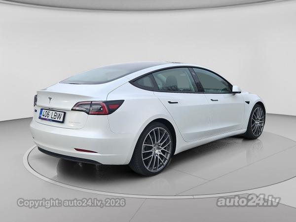 Balts Tesla Model 3 2021 Tallina, ar dzinēja tilpumu 0.00 L un nobraukumu 61 tūkst. km par 29790 €, foto 5 vietnē AUTOMOTO.COM.LV