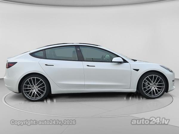 Balts Tesla Model 3 2021 Tallina, ar dzinēja tilpumu 0.00 L un nobraukumu 61 tūkst. km par 29790 €, foto 6 vietnē AUTOMOTO.COM.LV