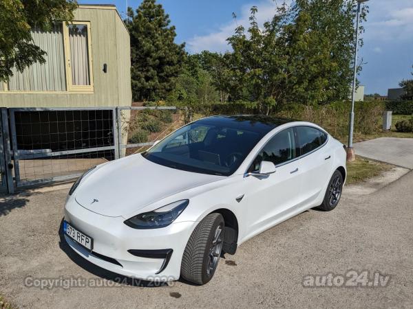 Balts Tesla Model 3 2021 Tallina, ar dzinēja tilpumu 0.00 L un nobraukumu 93 tūkst. km par 20500 €, foto 2 vietnē AUTOMOTO.COM.LV