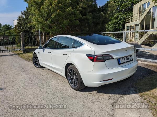 Balts Tesla Model 3 2021 Tallina, ar dzinēja tilpumu 0.00 L un nobraukumu 93 tūkst. km par 20500 €, foto 3 vietnē AUTOMOTO.COM.LV