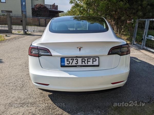 Balts Tesla Model 3 2021 Tallina, ar dzinēja tilpumu 0.00 L un nobraukumu 93 tūkst. km par 20500 €, foto 7 vietnē AUTOMOTO.COM.LV