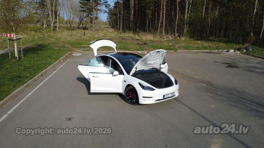 White Tesla Model 3 2021 in Tallinn, with an engine capacity of 0.00 L and mileage of 102 thousand km for 27500 €, photo 3 on AUTOMOTO.COM.LV