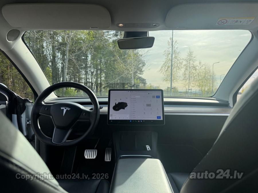 White Tesla Model 3 2021 in Tallinn, with an engine capacity of 0.00 L and mileage of 102 thousand km for 27500 €, photo 12 on AUTOMOTO.COM.LV