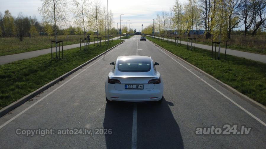 White Tesla Model 3 2021 in Tallinn, with an engine capacity of 0.00 L and mileage of 102 thousand km for 27500 €, photo 15 on AUTOMOTO.COM.LV
