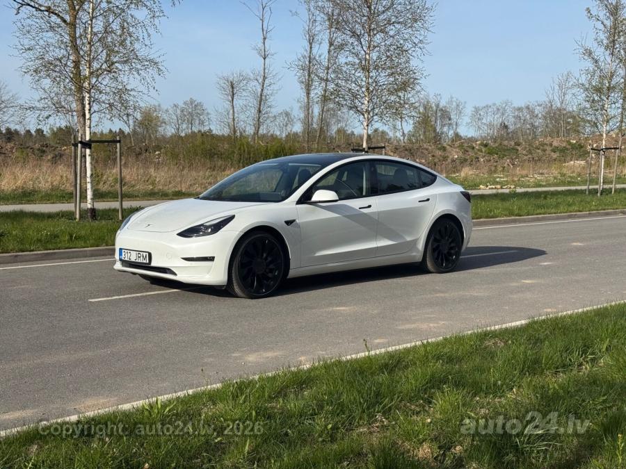 White Tesla Model 3 2021 in Tallinn, with an engine capacity of 0.00 L and mileage of 102 thousand km for 27500 €, photo 17 on AUTOMOTO.COM.LV