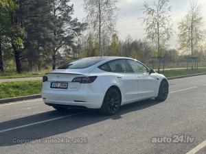 White Tesla Model 3 2021 in Tallinn, with an engine capacity of 0.00 L and mileage of 102 thousand km for 27500 €, photo 19 on AUTOMOTO.COM.LV