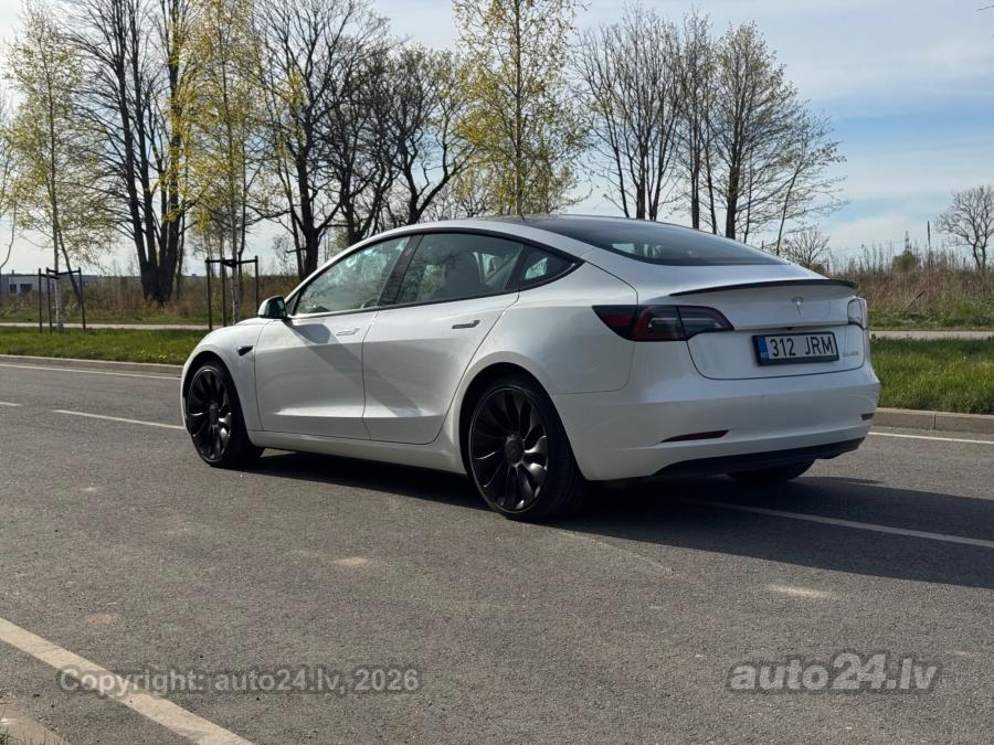 White Tesla Model 3 2021 in Tallinn, with an engine capacity of 0.00 L and mileage of 102 thousand km for 27500 €, photo 20 on AUTOMOTO.COM.LV