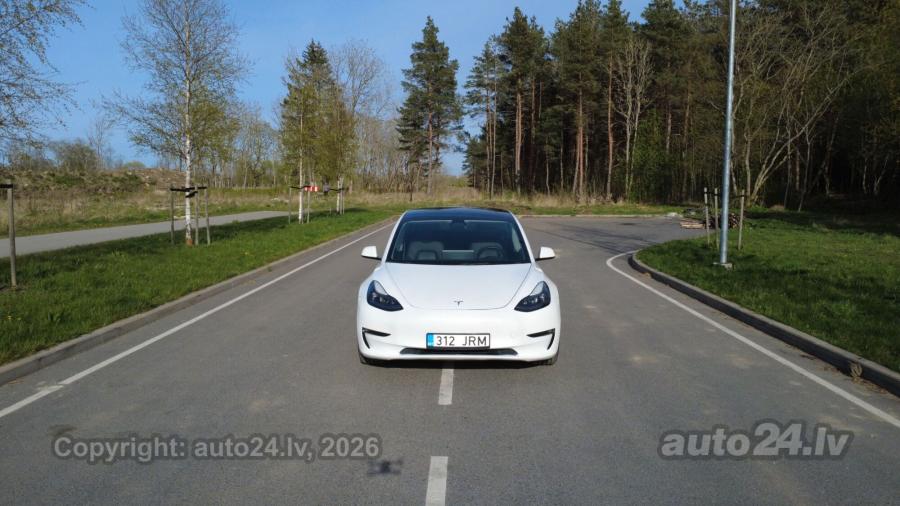 White Tesla Model 3 2021 in Tallinn, with an engine capacity of 0.00 L and mileage of 102 thousand km for 27500 €, photo 21 on AUTOMOTO.COM.LV