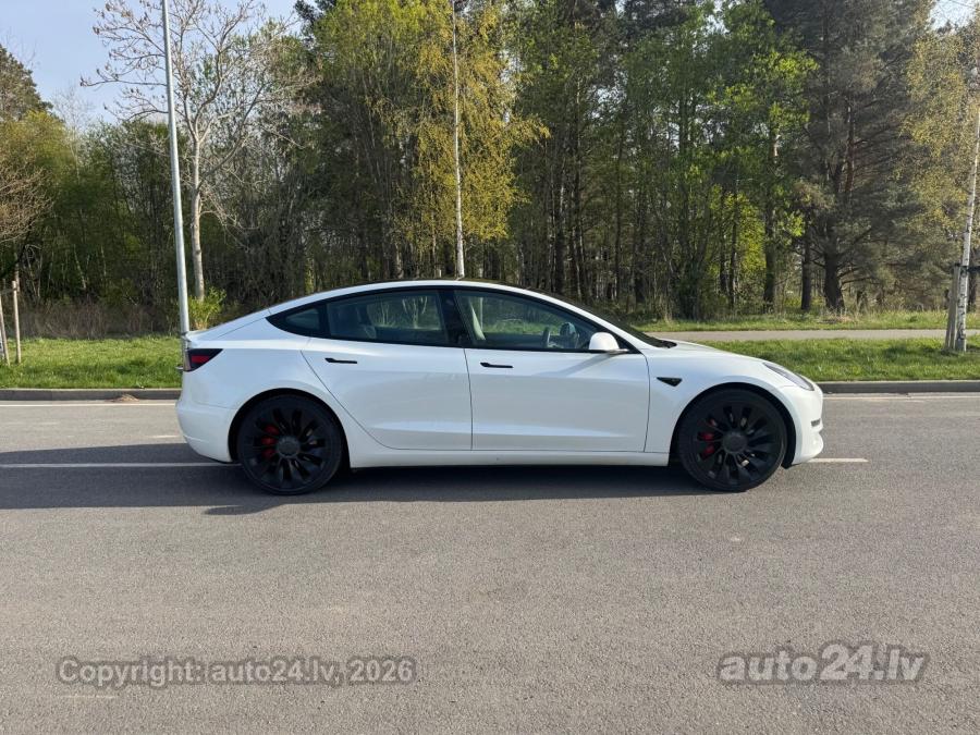 White Tesla Model 3 2021 in Tallinn, with an engine capacity of 0.00 L and mileage of 102 thousand km for 27500 €, photo 22 on AUTOMOTO.COM.LV