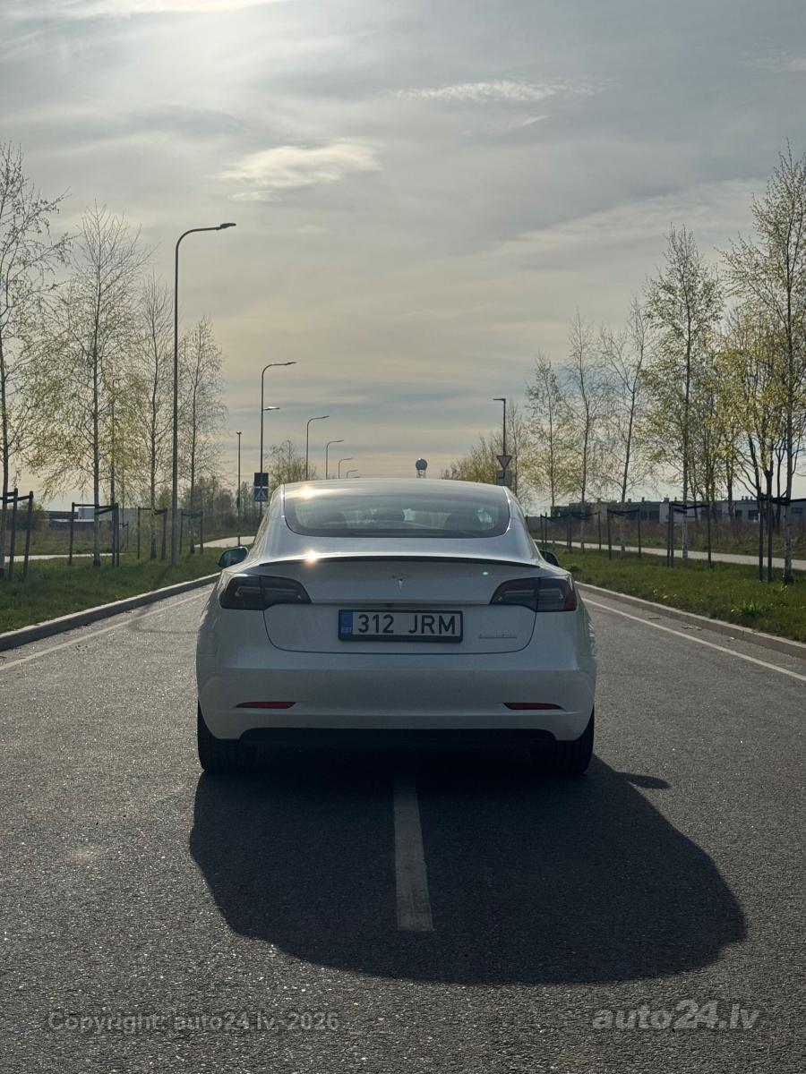 White Tesla Model 3 2021 in Tallinn, with an engine capacity of 0.00 L and mileage of 102 thousand km for 27500 €, photo 23 on AUTOMOTO.COM.LV