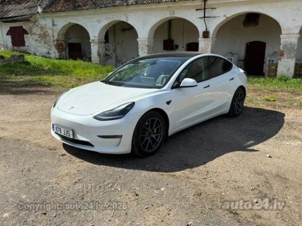 Balts Tesla Model 3 2021 Tallina, ar dzinēja tilpumu 0.00 L un nobraukumu 93 tūkst. km par 18000 €, foto  vietnē AUTOMOTO.COM.LV