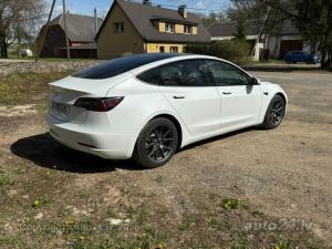 White Tesla Model 3 2021 in Tallinn, with an engine capacity of 0.00 L and mileage of 93 thousand km for 18000 €, photo 4 on AUTOMOTO.COM.LV