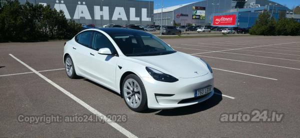 Белый Тесла Модель 3 2021 в Таллин, объемом двигателя 0.00 л и пробегом 87 тыс. км за 27400 €, фото 3 на AUTOMOTO.COM.LV