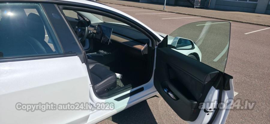 White Tesla Model 3 2021 in Tallinn, with an engine capacity of 0.00 L and mileage of 87 thousand km for 27400 €, photo 13 on AUTOMOTO.COM.LV