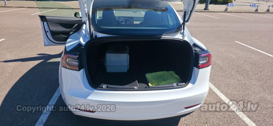 White Tesla Model 3 2021 in Tallinn, with an engine capacity of 0.00 L and mileage of 87 thousand km for 27400 €, photo 14 on AUTOMOTO.COM.LV