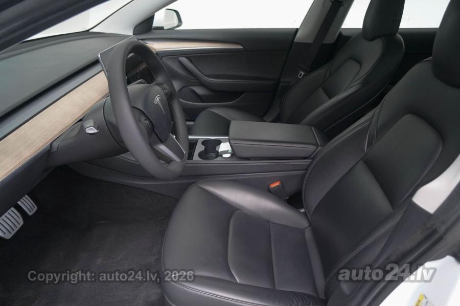 Balts Tesla Model 3 2021 Tallina, ar dzinēja tilpumu 0.00 L un nobraukumu 103 tūkst. km par 28490 €, foto 8 vietnē AUTOMOTO.COM.LV
