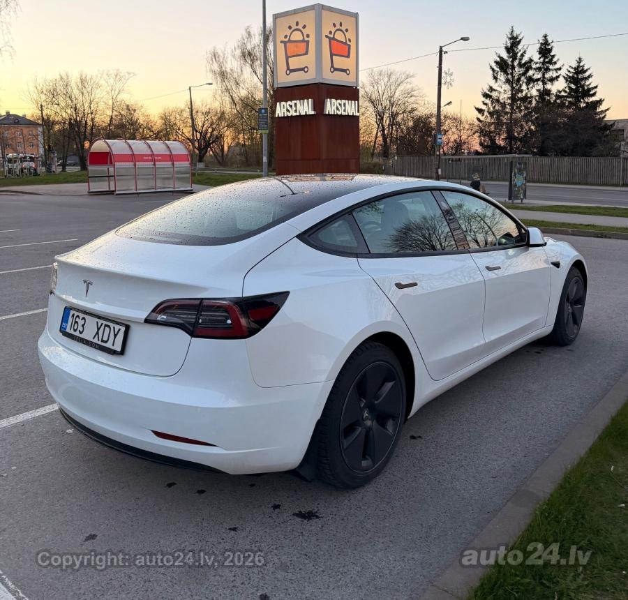 White Tesla Model 3 2021 in Tallinn, with an engine capacity of 0.00 L and mileage of 65 thousand km for 25800 €, photo 3 on AUTOMOTO.COM.LV