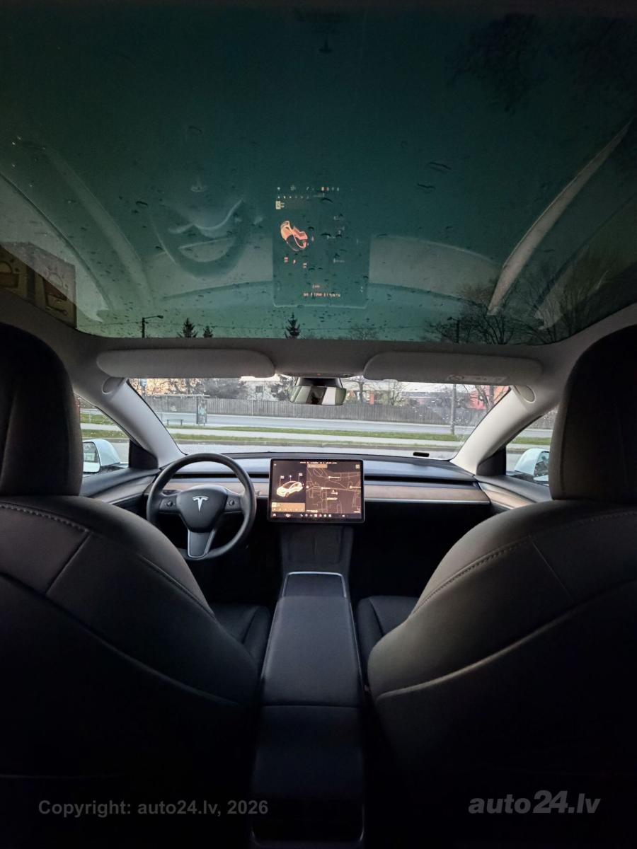 White Tesla Model 3 2021 in Tallinn, with an engine capacity of 0.00 L and mileage of 65 thousand km for 25800 €, photo 4 on AUTOMOTO.COM.LV