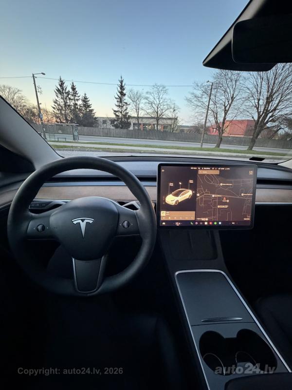 Balts Tesla Model 3 2021 Tallina, ar dzinēja tilpumu 0.00 L un nobraukumu 65 tūkst. km par 25800 €, foto 4 vietnē AUTOMOTO.COM.LV