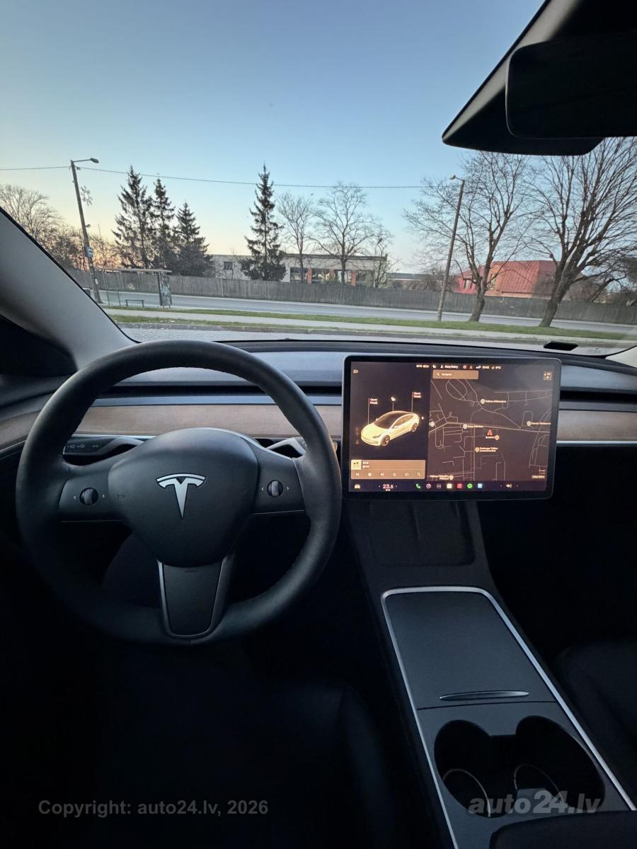 White Tesla Model 3 2021 in Tallinn, with an engine capacity of 0.00 L and mileage of 65 thousand km for 25800 €, photo 5 on AUTOMOTO.COM.LV