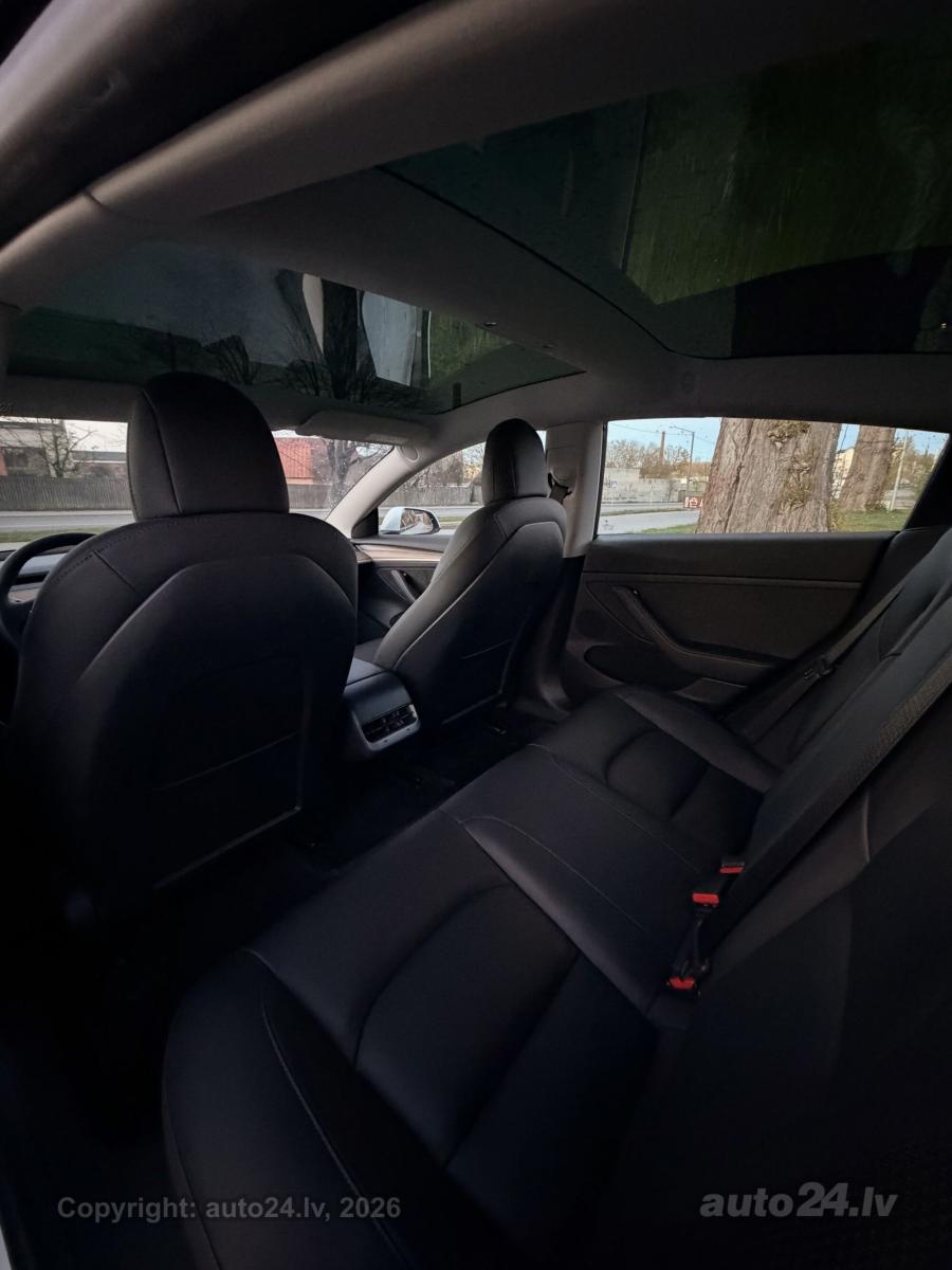 White Tesla Model 3 2021 in Tallinn, with an engine capacity of 0.00 L and mileage of 65 thousand km for 25800 €, photo 7 on AUTOMOTO.COM.LV