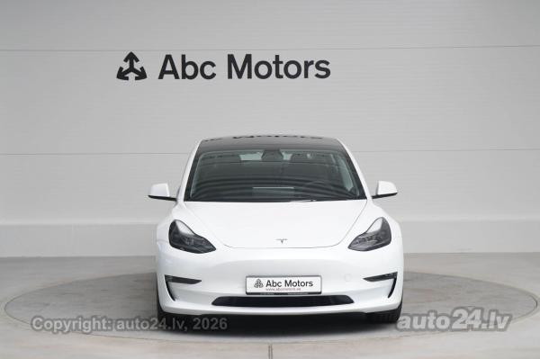 Balts Tesla Model 3 2021 Tallina, ar dzinēja tilpumu 0.00 L un nobraukumu 70 tūkst. km par 31990 €, foto 2 vietnē AUTOMOTO.COM.LV