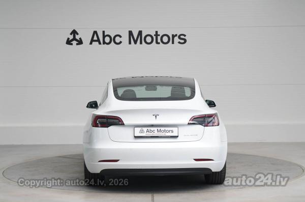 Balts Tesla Model 3 2021 Tallina, ar dzinēja tilpumu 0.00 L un nobraukumu 70 tūkst. km par 31990 €, foto 5 vietnē AUTOMOTO.COM.LV