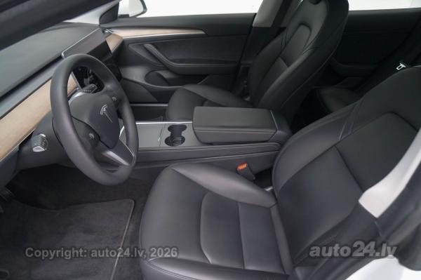 Balts Tesla Model 3 2021 Tallina, ar dzinēja tilpumu 0.00 L un nobraukumu 70 tūkst. km par 31990 €, foto 7 vietnē AUTOMOTO.COM.LV