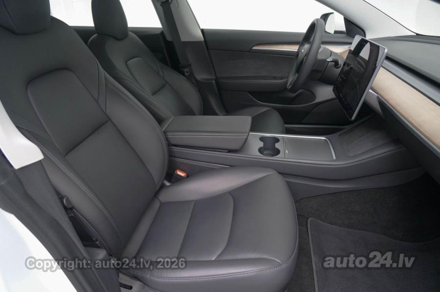 Balts Tesla Model 3 2021 Tallina, ar dzinēja tilpumu 0.00 L un nobraukumu 70 tūkst. km par 31990 €, foto 10 vietnē AUTOMOTO.COM.LV