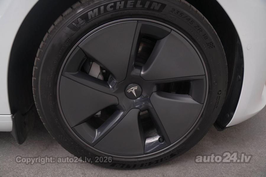 Balts Tesla Model 3 2021 Tallina, ar dzinēja tilpumu 0.00 L un nobraukumu 70 tūkst. km par 31990 €, foto 18 vietnē AUTOMOTO.COM.LV
