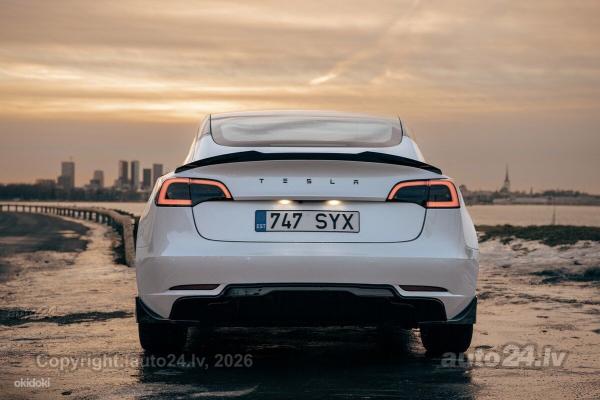 Balts Tesla Model 3 2021 Tallina, ar dzinēja tilpumu 0.00 L un nobraukumu 85 tūkst. km par 24000 €, foto 3 vietnē AUTOMOTO.COM.LV