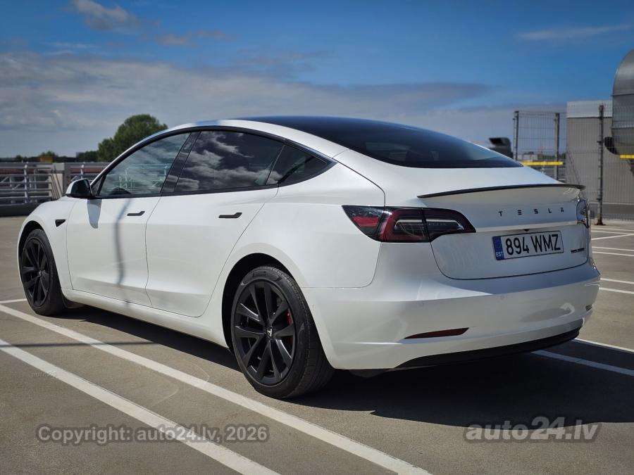 Balts Tesla Model 3 2021 Tallina, ar dzinēja tilpumu 0.00 L un nobraukumu 91 tūkst. km par 29000 €, foto 5 vietnē AUTOMOTO.COM.LV